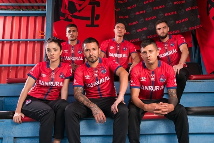 Presentación del nuevo uniforme Umbro de los Rojos de Municipal – DIARIO GT