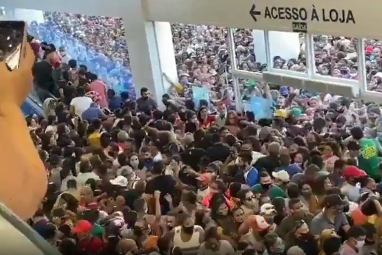 Centro comercial es abarrotado en Brasil sin medidas de seguridad ...